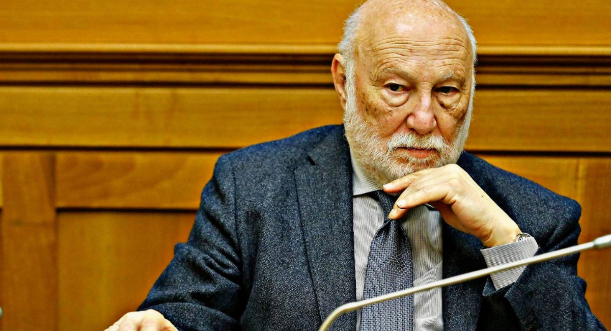 Domenico De Masi: "Il lavoro, oggi? Il trionfo autolesionista di ...